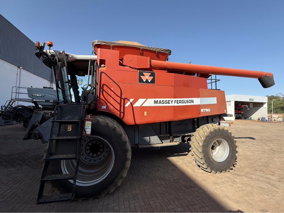 Colheitadeira Massey Ferguson 9895 – AGROMOB VALTRA